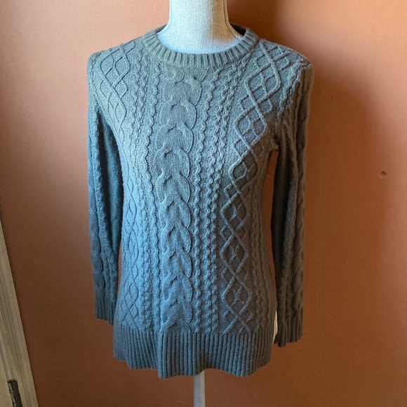 Lord & Taylor | Sweaters | Nwt Lord Taylor Green Cable Knit Sweater ...